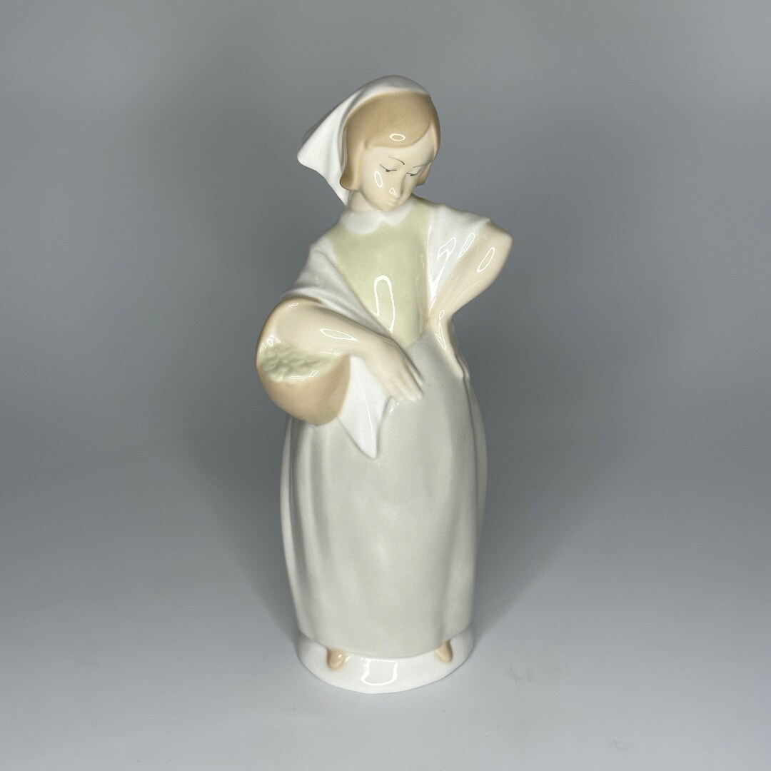 Vintage Spanish Porcelain Figurine Girl With a Basket Lladro Style - Etsy