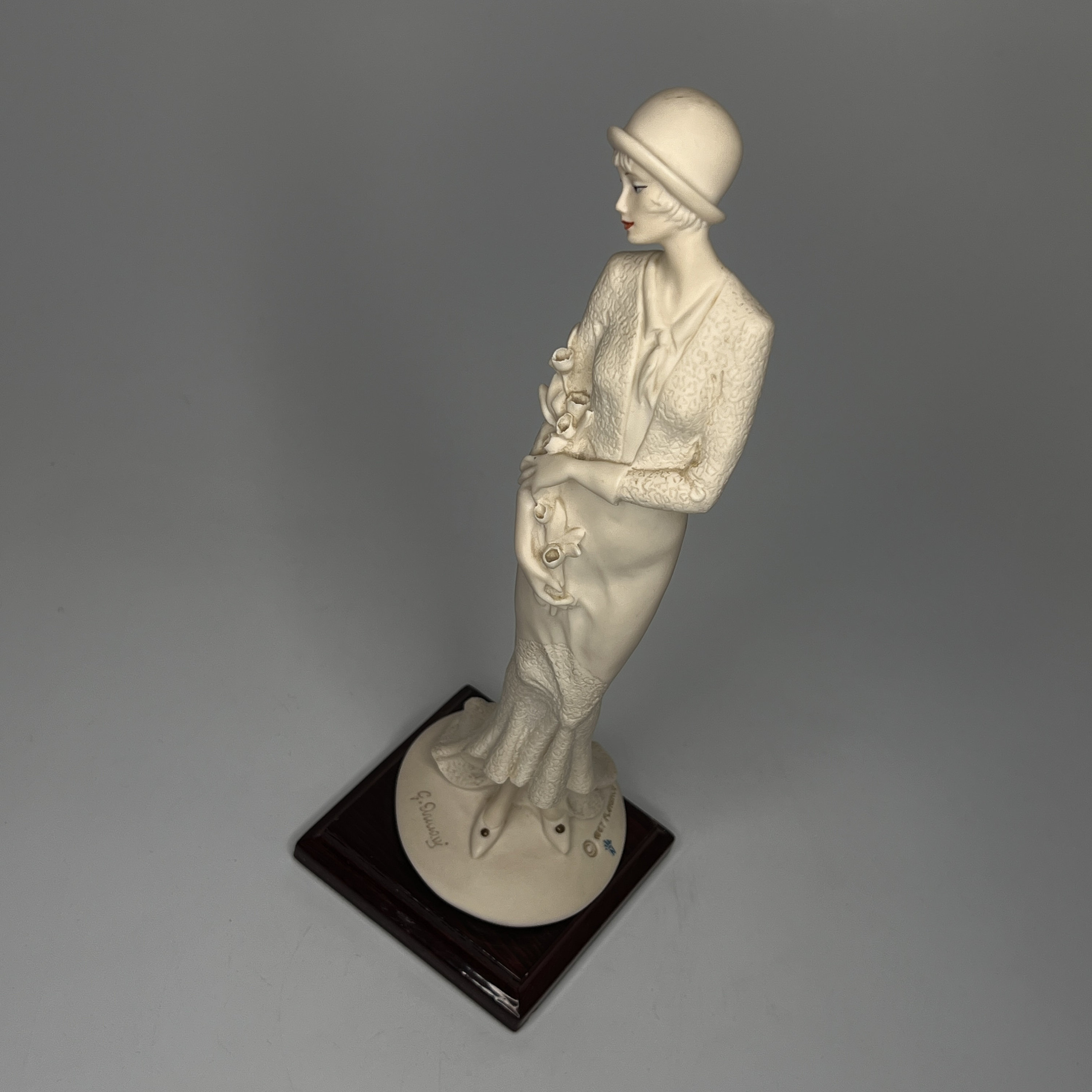 Giuseppe Armani Vintage Porcelain Figurine "lady With Flowers" 1987 ...