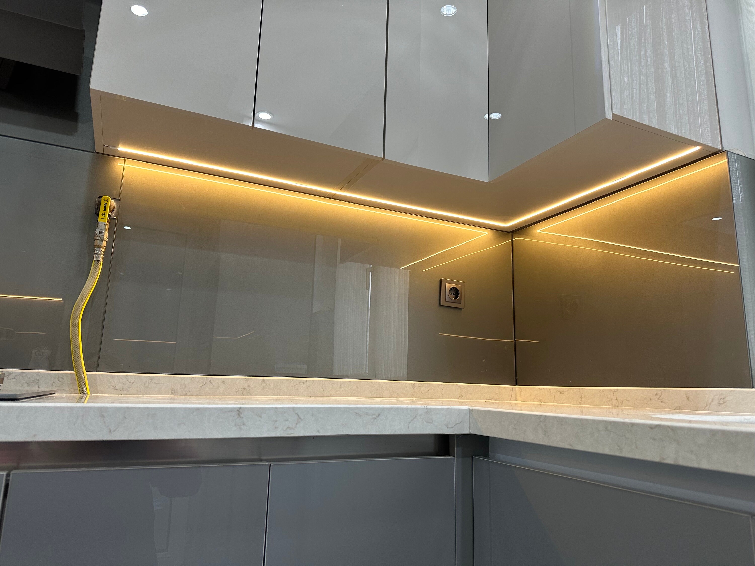 Metallic Grey Tempered Glass Kitchen Backsplash: Heat Resistant Cooker ...