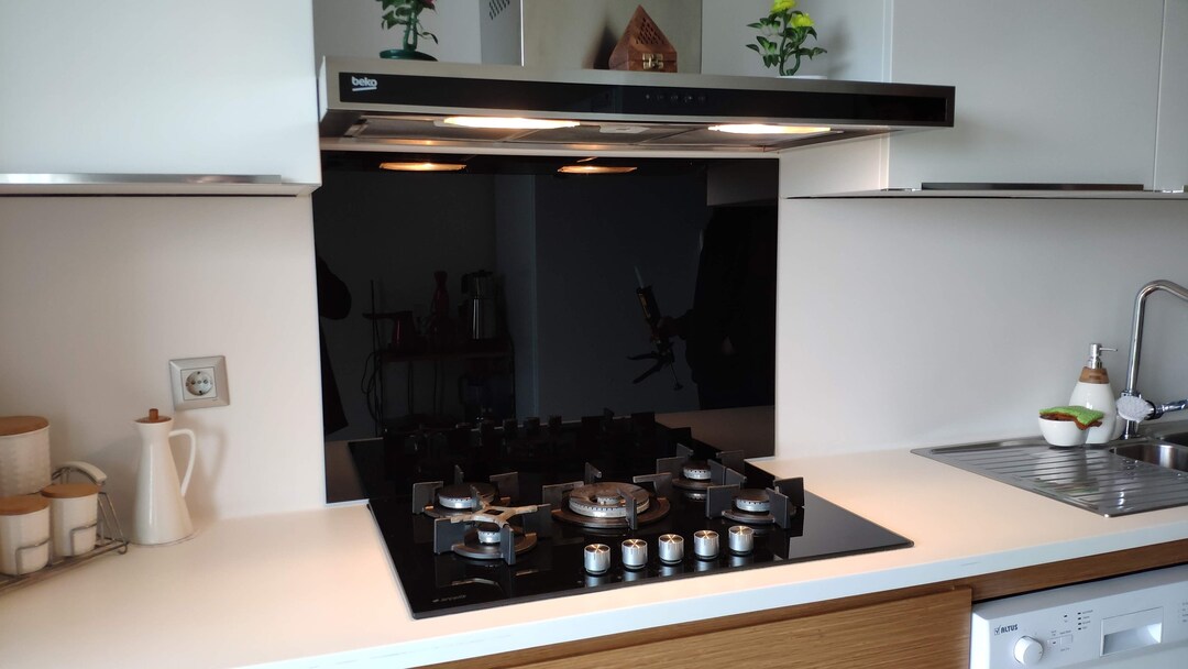 Solid Black Tempered Glass Kitchen Backsplash: Cooker Wall Protection ...