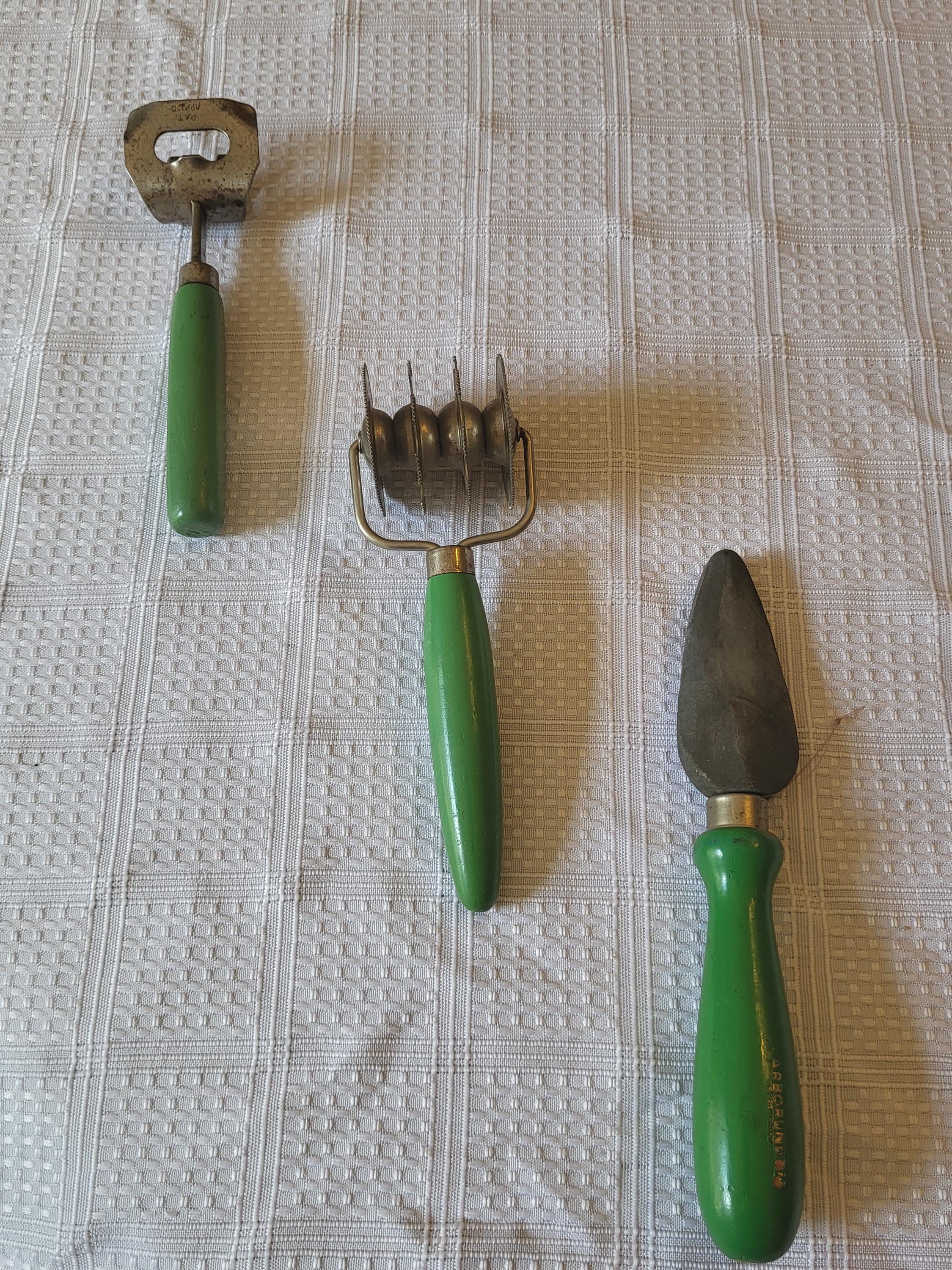 Vintage Utensils With Green Wood Handles: YOU CHOOSE - Etsy Vintage Utensils With Green Wood Handles: YOU CHOOSE - Etsy