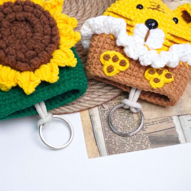 Crochet Wollen Key Holder With Pull Strap, Key Pouch, Handmade Key Case ...