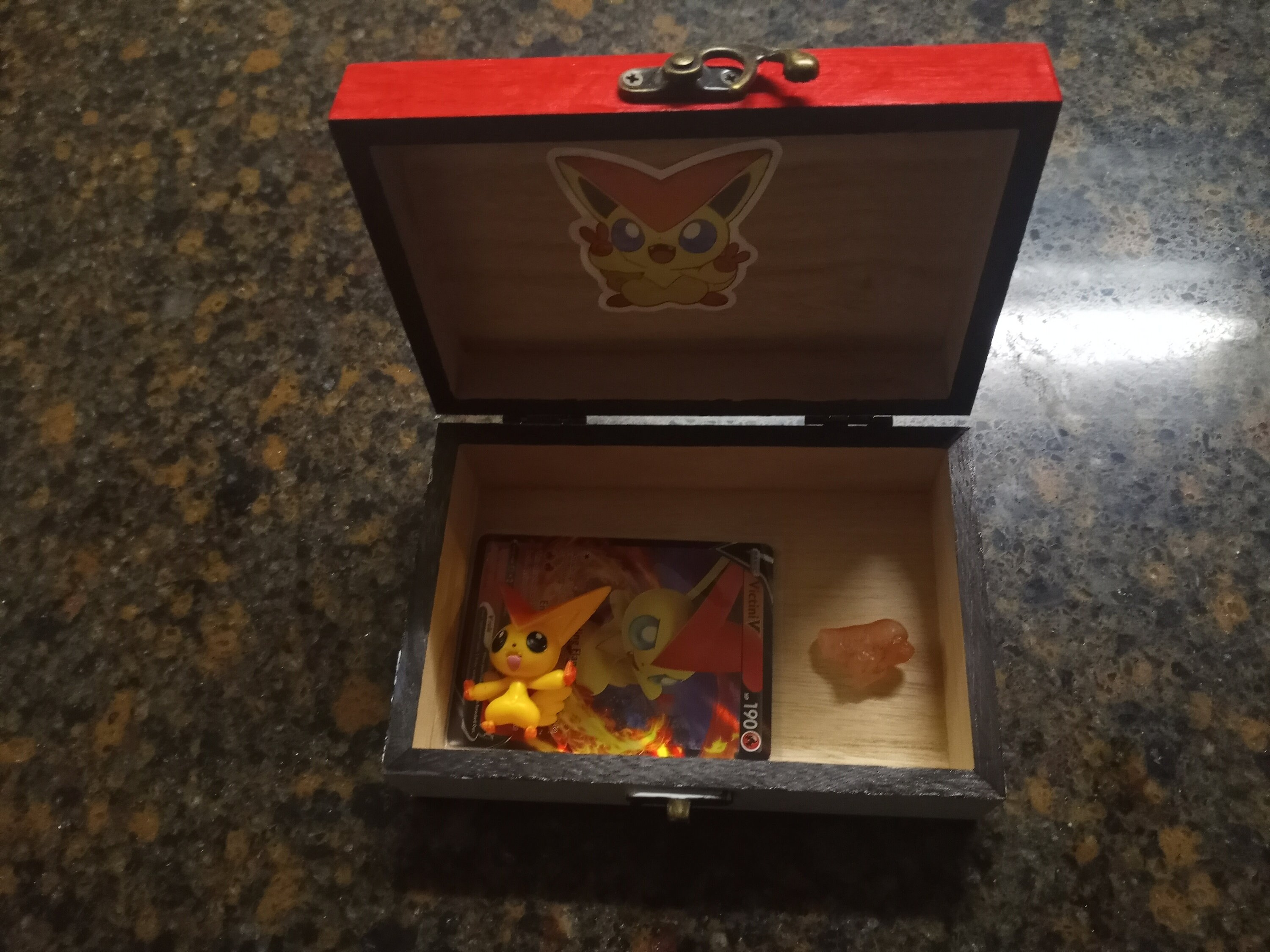 Pokémon-inspired Pokéball-function Pokébox Pokémon Starters Cards ...