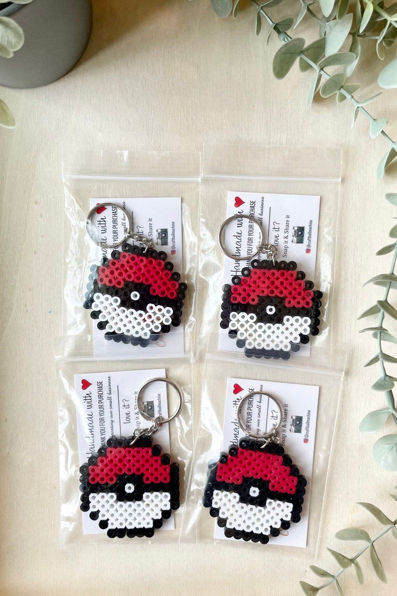 Pokémon - Pokeball Perler Bead Keychain - Etsy