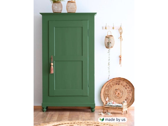 Single door linen cupboard store