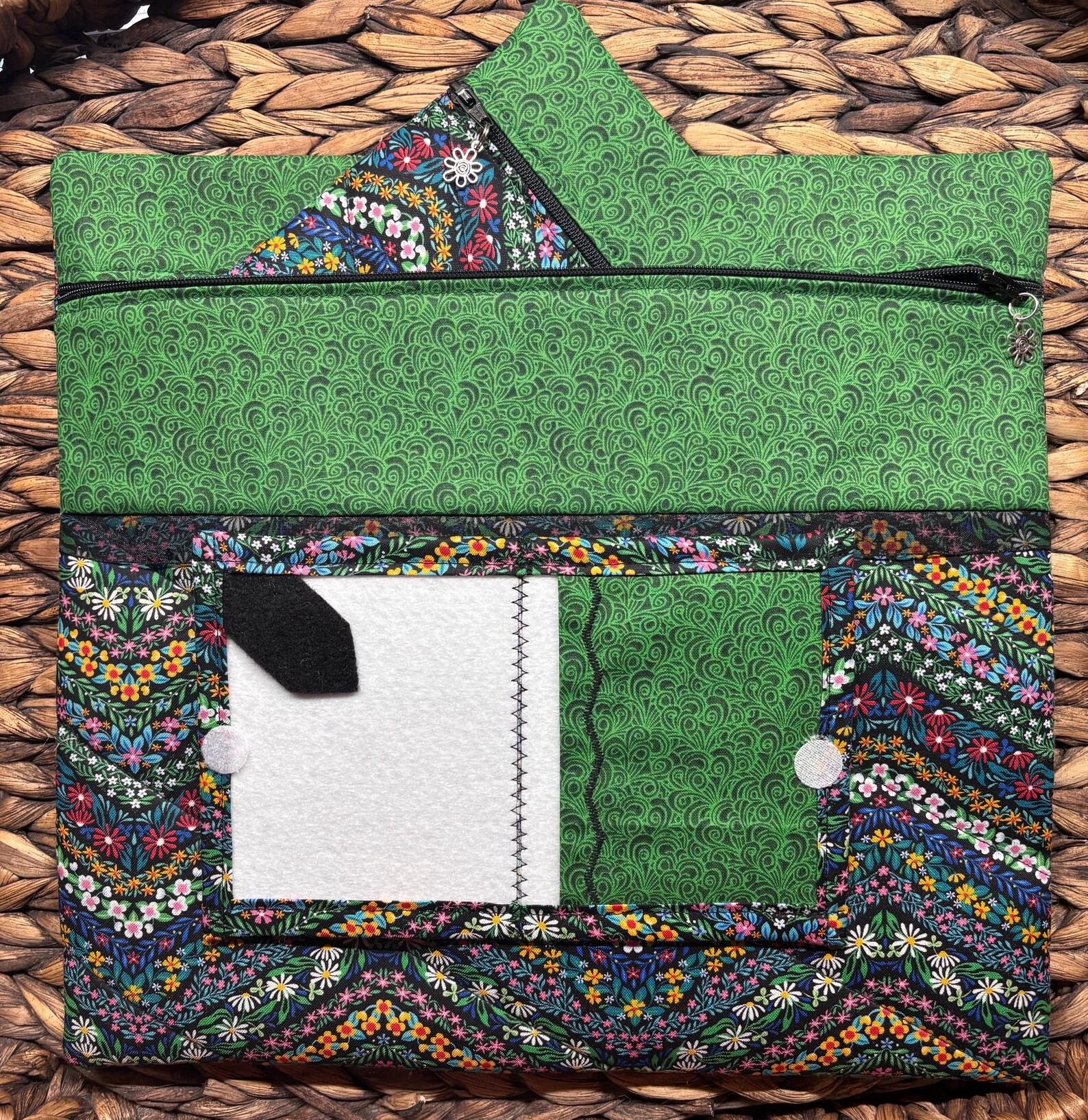 Dizzy Daisy Project Bag>quilted>flower Zipper Pull>full Fabric>winter ...