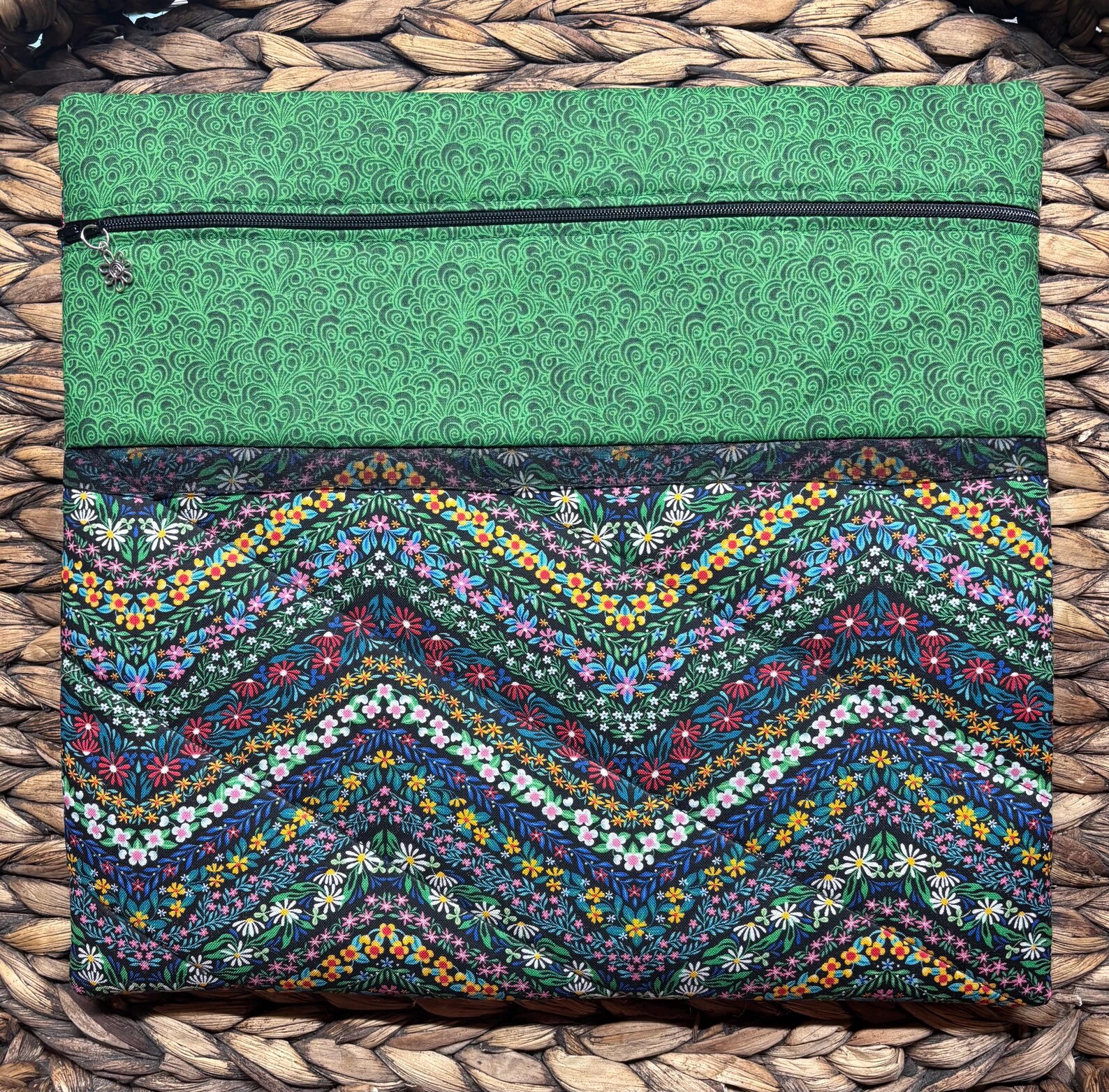 Dizzy Daisy Project Bag>quilted>flower Zipper Pull>full Fabric>winter ...