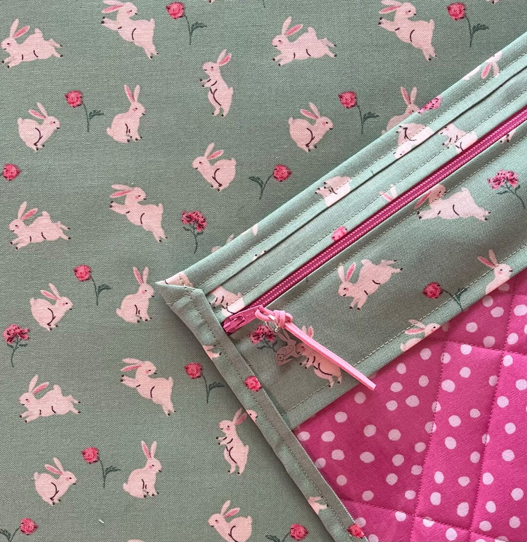 Hoppy Day Project Bag>plus FREE Gift>quilted>delicate Bunny Charm ...