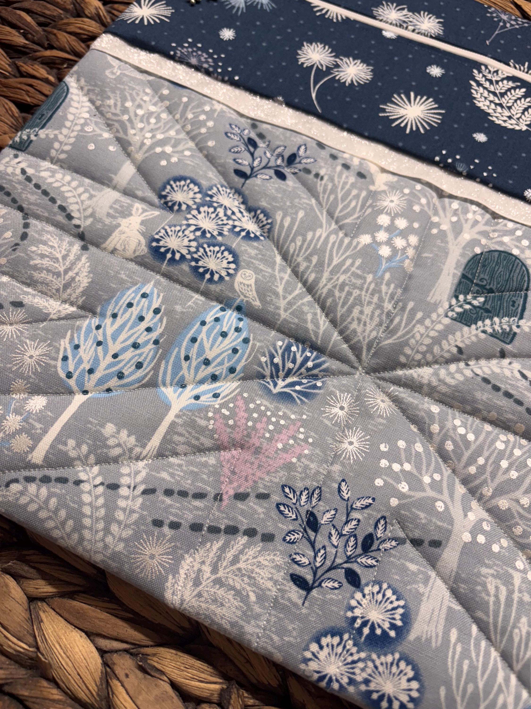 Frost & Fable Project Bag>quilted>snowflake Zipper Pull>full Fabric ...