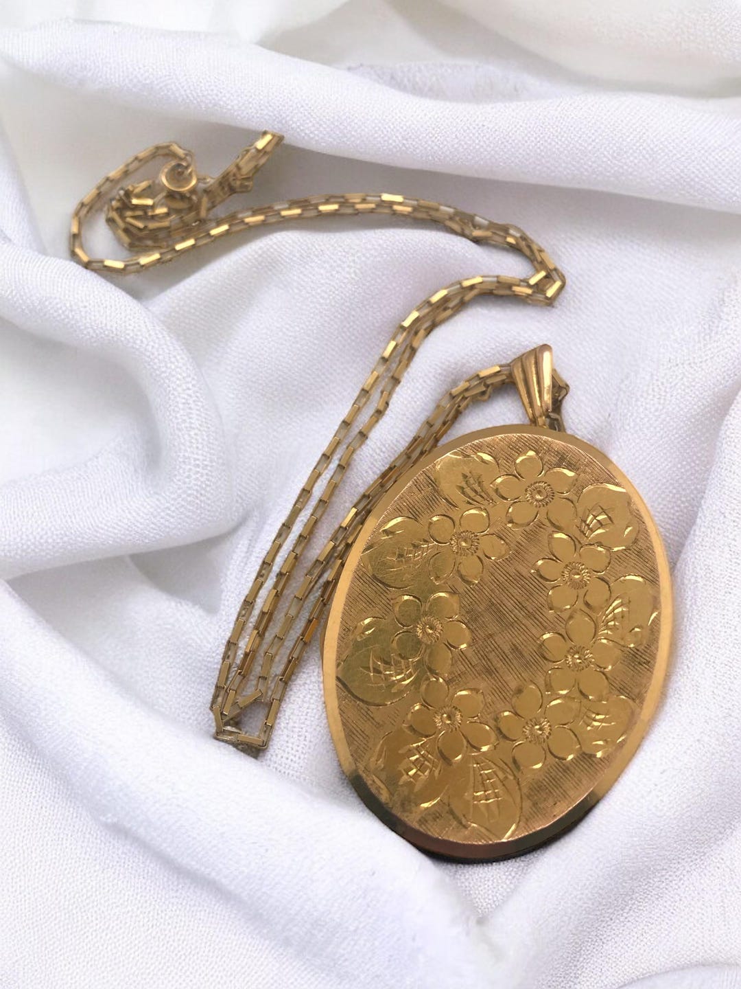 Large Sized 9k Gold Vintage Locket & Chain Circa 1973 - Etsy