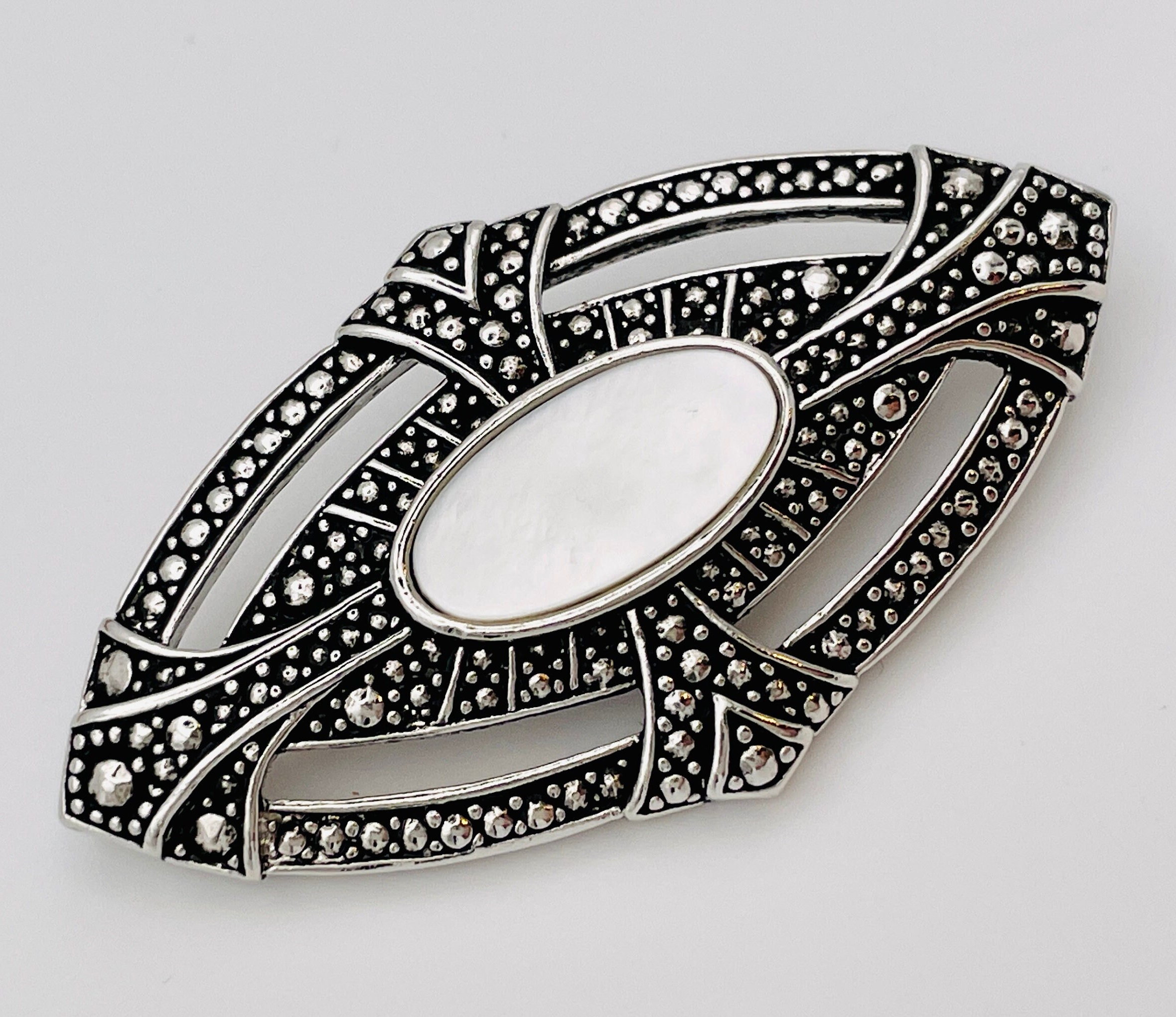 Vintage AVON Victorian Brooch Mother of Pearl Center Art Déco Brooch ...