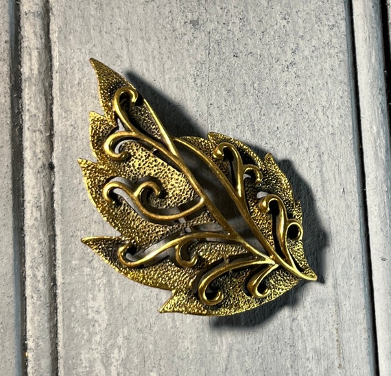 Vintage Leaf Pin - Gem