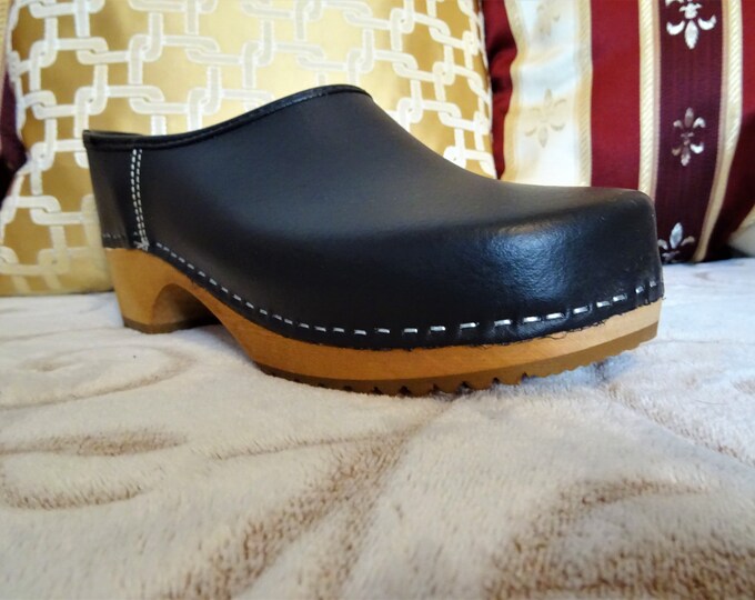 Black Leather Clogs Closed Back with Closed Heel, Linden Wood / Swedish ...