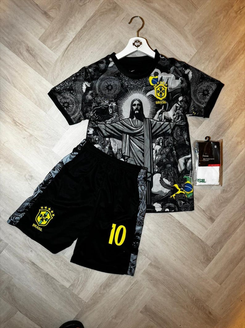 Ronaldinho Number 10 Brazil for Boys and Girls Including Socks (size 3 ...