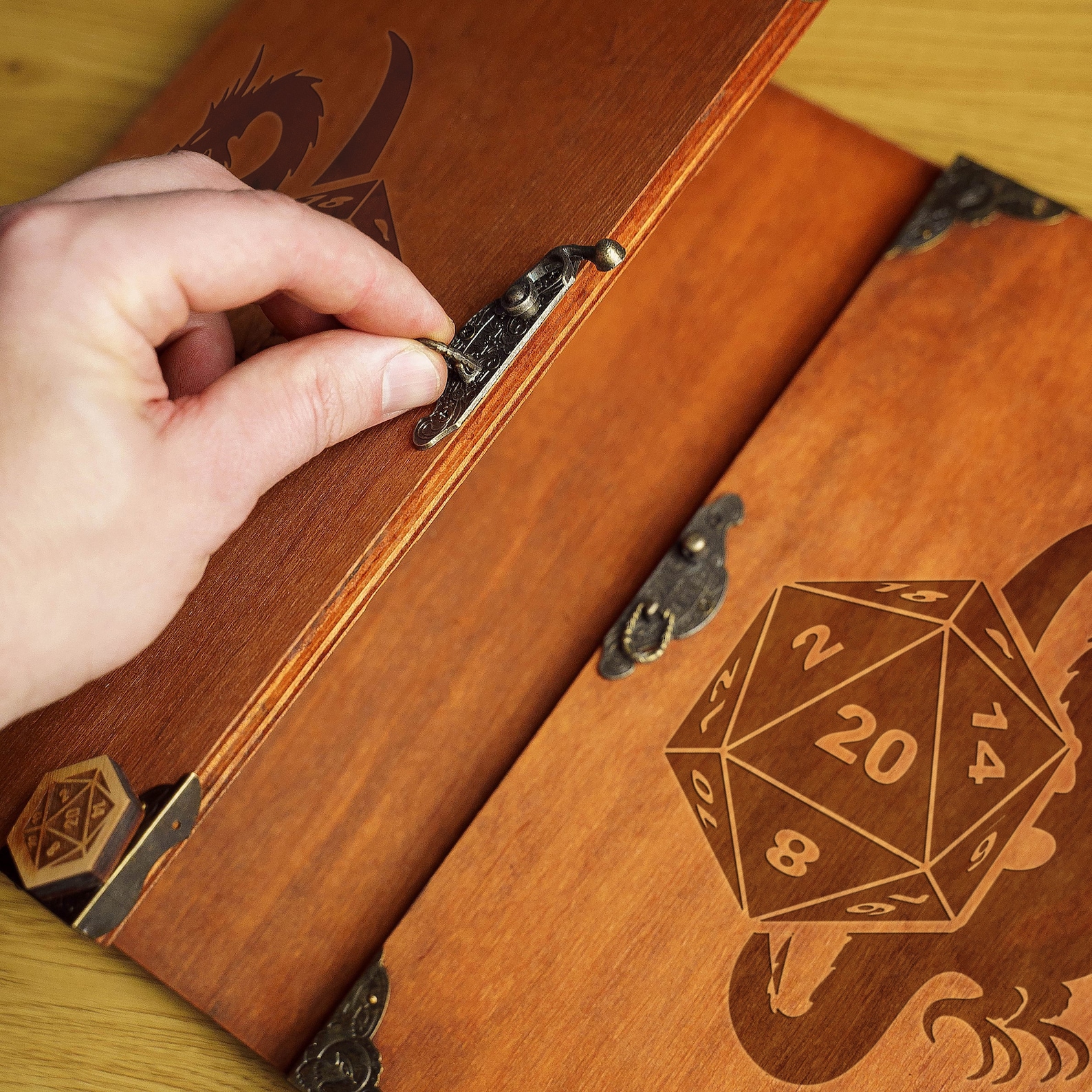 Custom Dungeon Master Screen, Dnd Screen Table, DM Screen Wood, DM ...