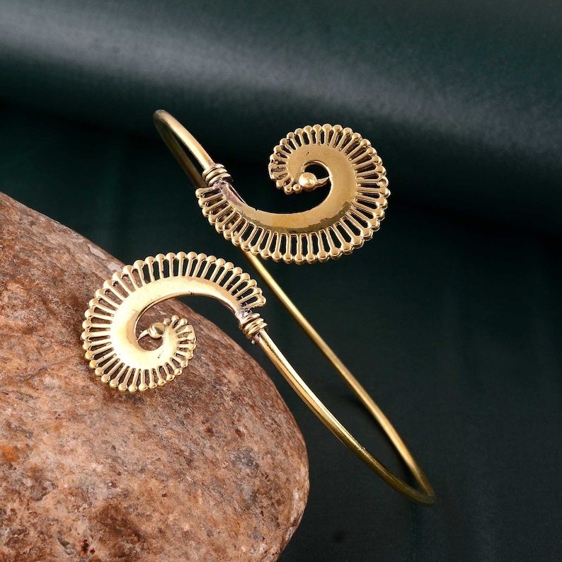 Minimalist Gold Upper Arm Cuff: Spiral Arm Band - Etsy