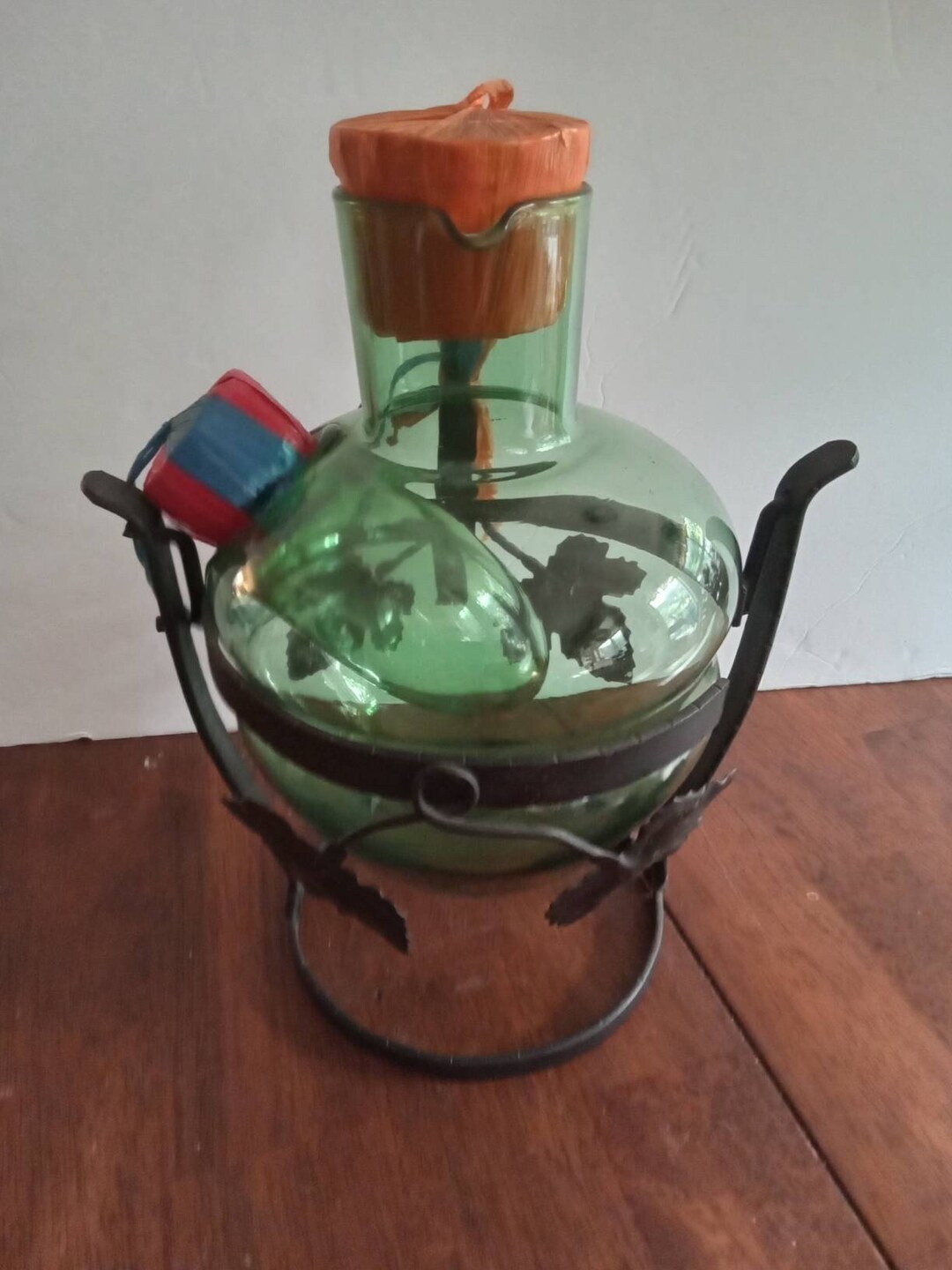 Italian Chill N Pour Swinging Glass Carafe Wine Decanter on Metal Swing ...