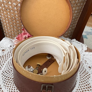 Vintage Leather Collar Box Complete With 5 Detachable Collars ...