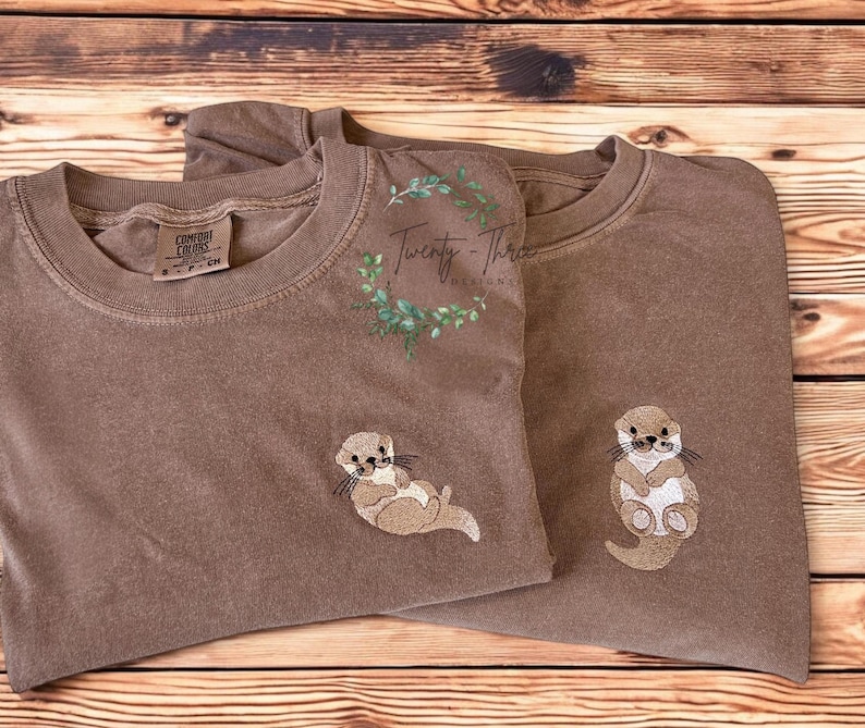 Embroidered Otter T-shirt, Embroidered Homemade Animal Tee Gift, Cute ...
