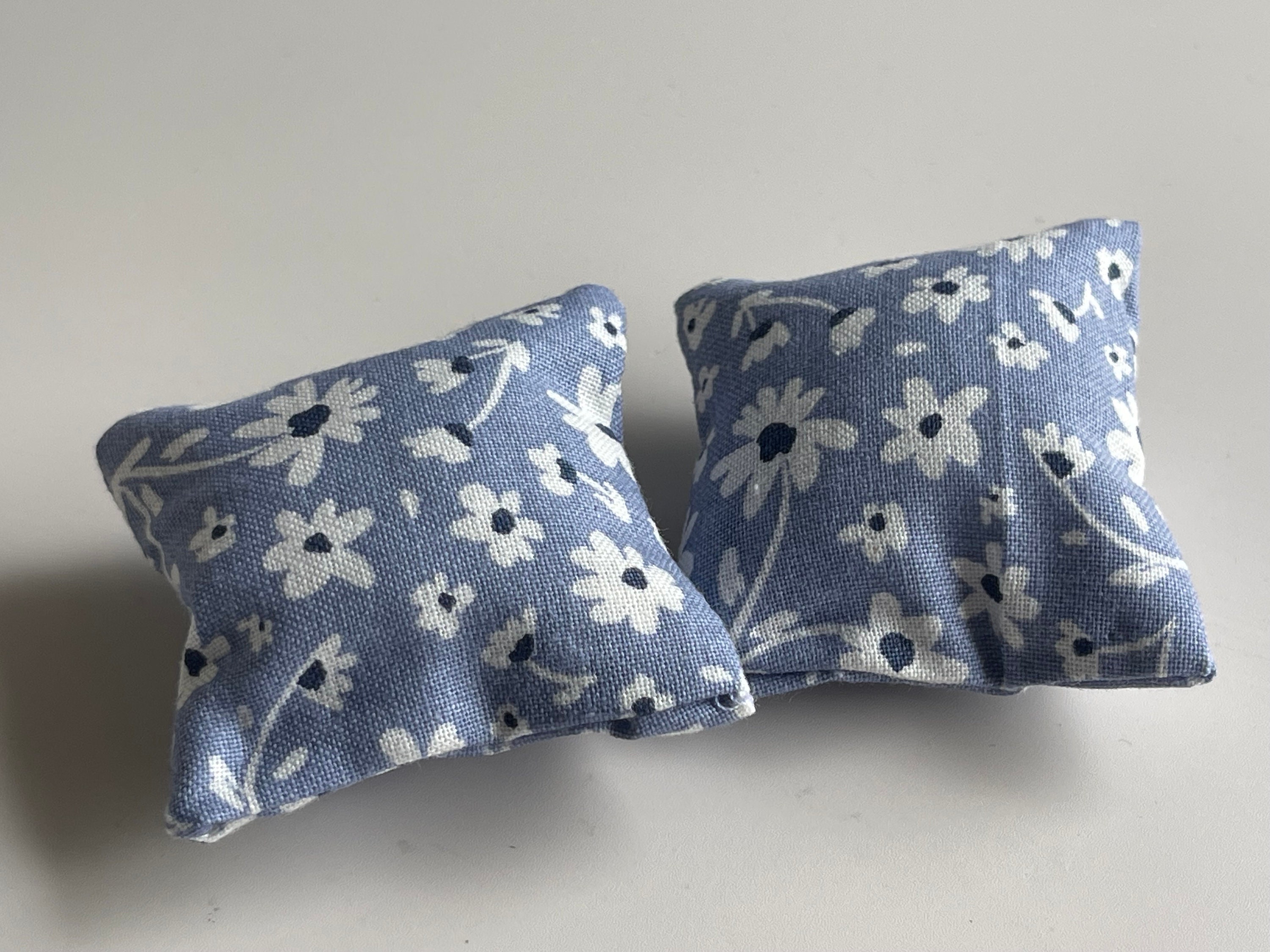 Miniature Pillows 1/12th Scale, Dollhouse Pillows for Couch or Bed. Set ...