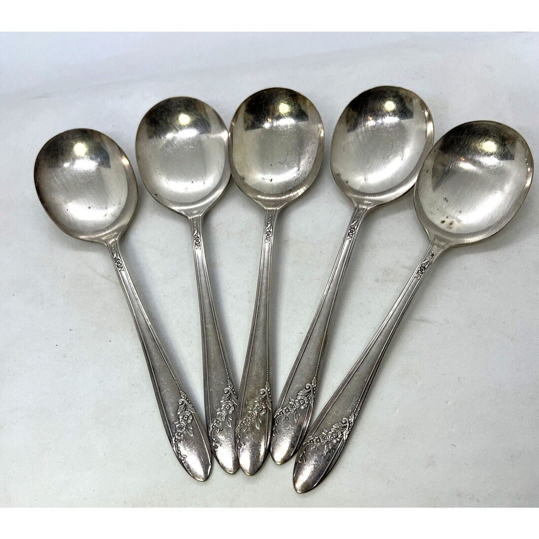 Five Oneida Community QUEEN BESS II Tudor Silverplate Oval Soup Spoons ...