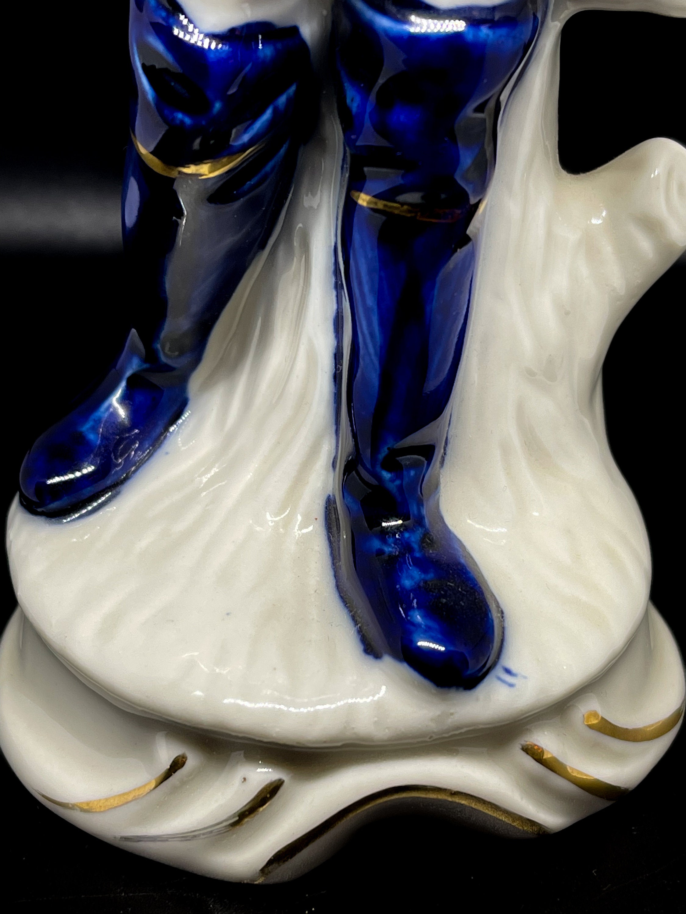 Vintage Blue & White Colonial Man W/lute Porcelain Figure - Etsy