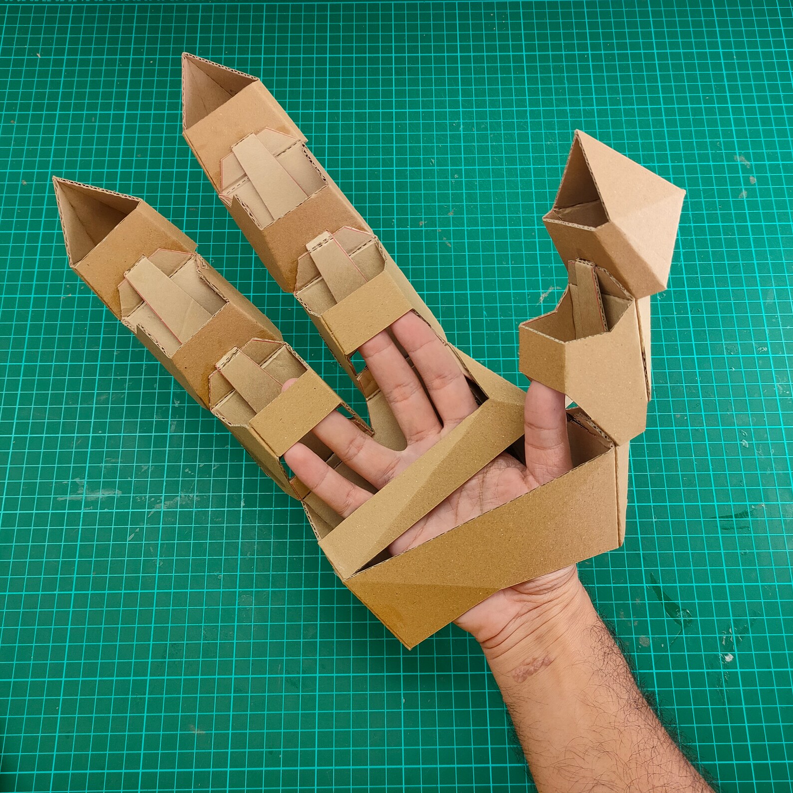 Articulated Big Mechanical Gauntlet Cardbard Craft Template DIY Plan ...