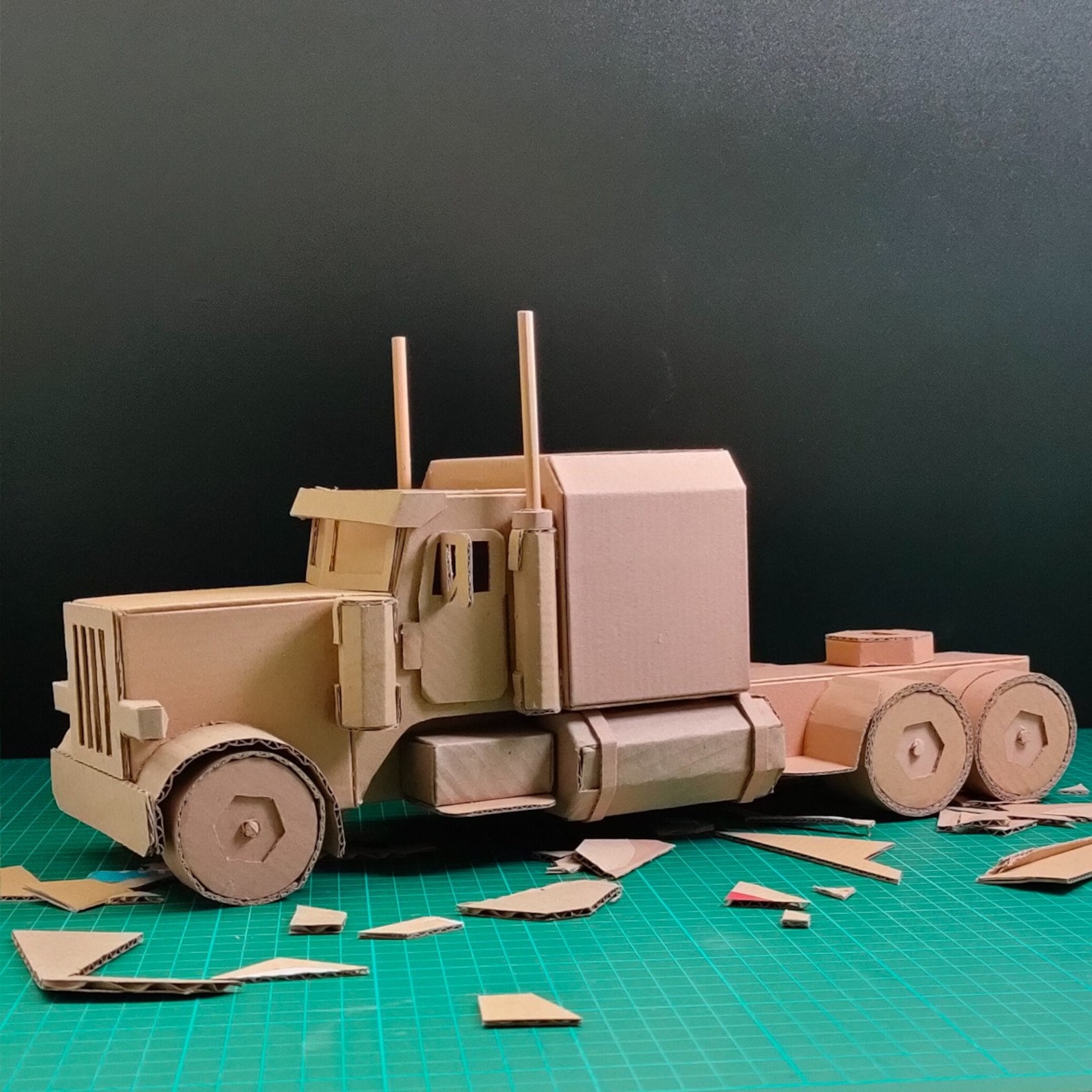 Plantilla de cartón para construir un camión remolque Peterbilt. Plan ...