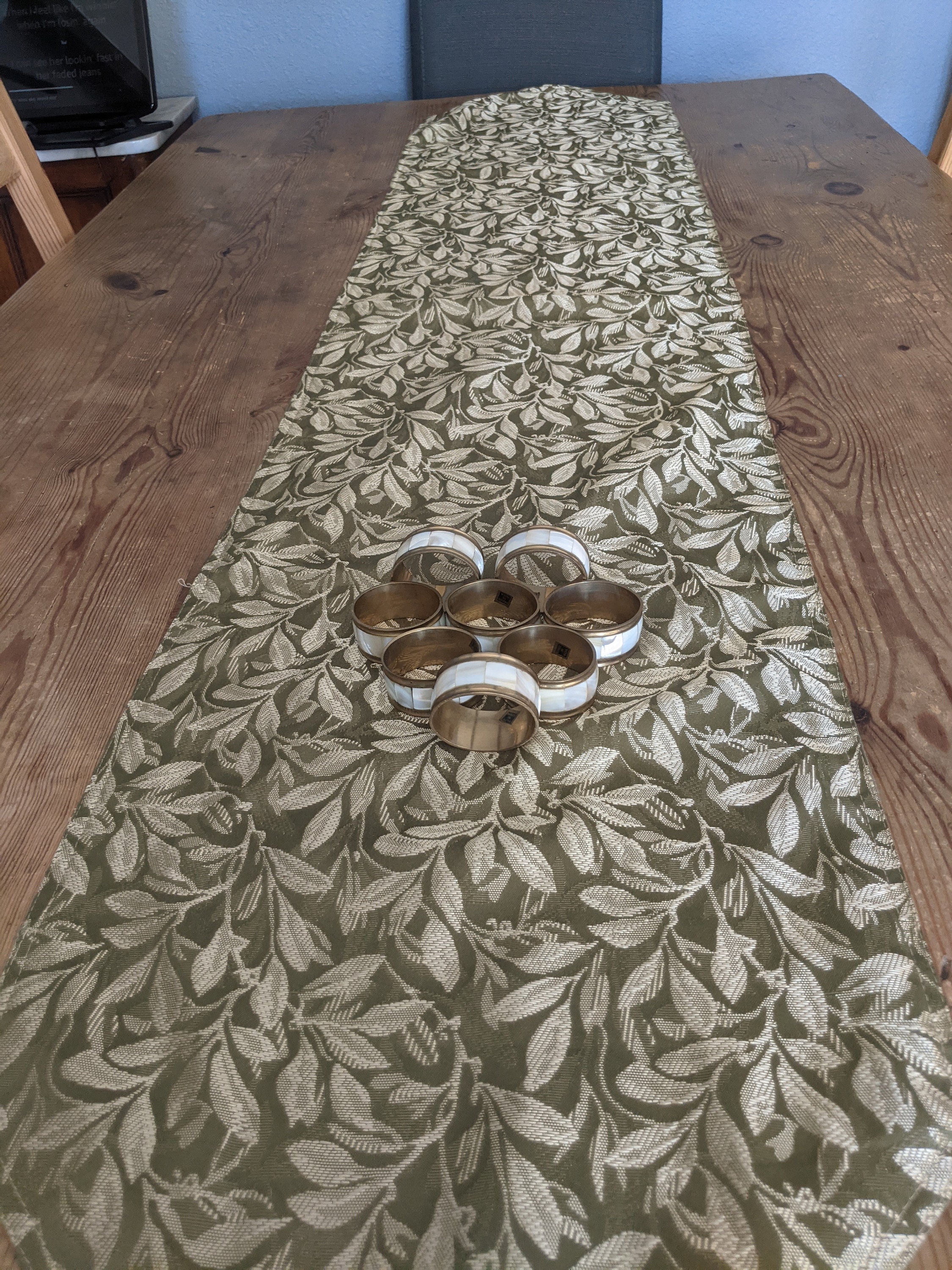 Green and Gold Table Runner With 6 Napkin Rings - Etsy