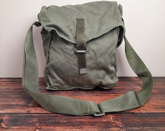 Grade II Vintage 70s Polish Army Surplus New Type Gas Mask Shoulder Bag ...