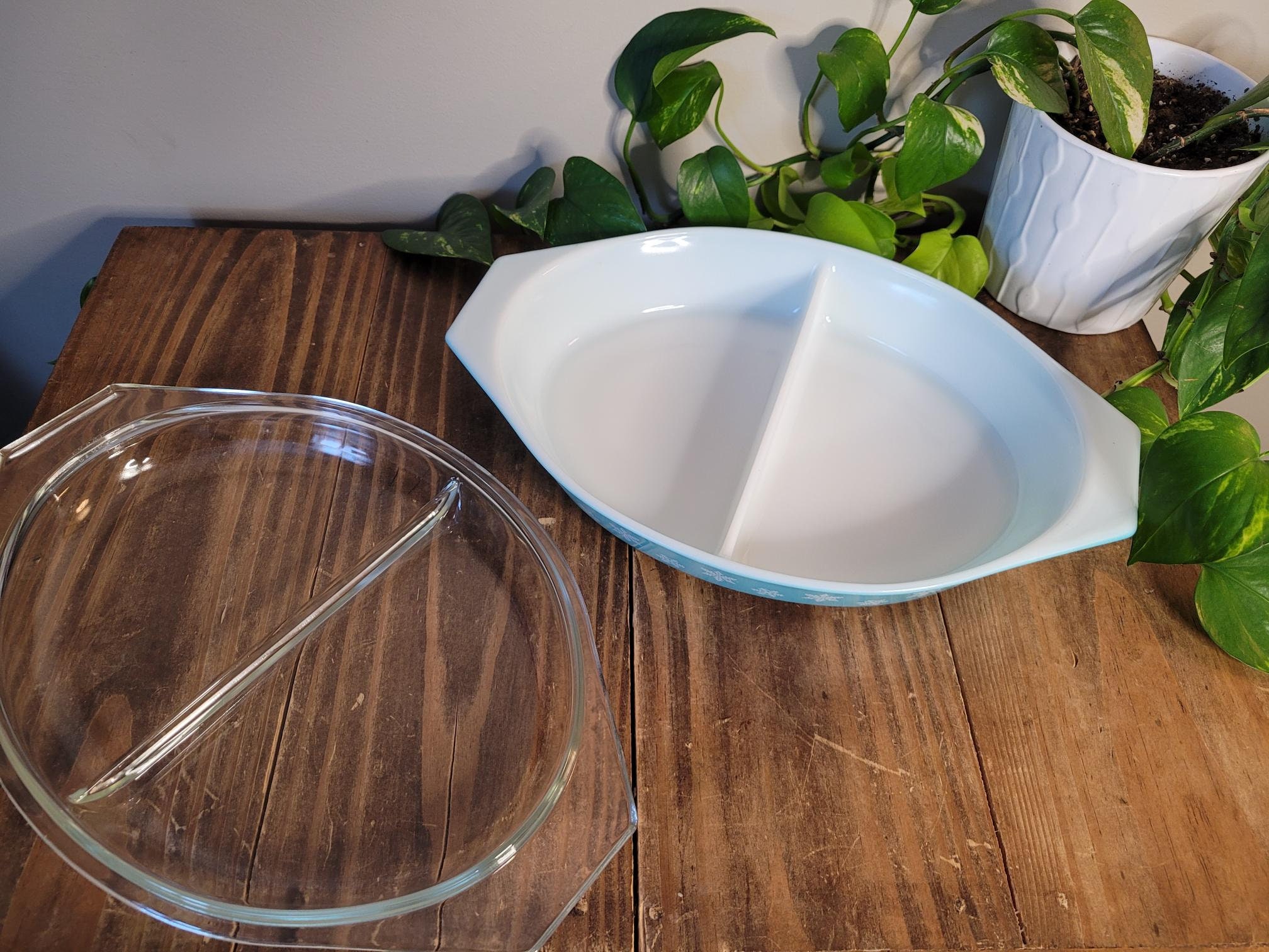 Vintage Pyrex Turquoise Snowflake Divided Casserole Dish With Lid Mid ...