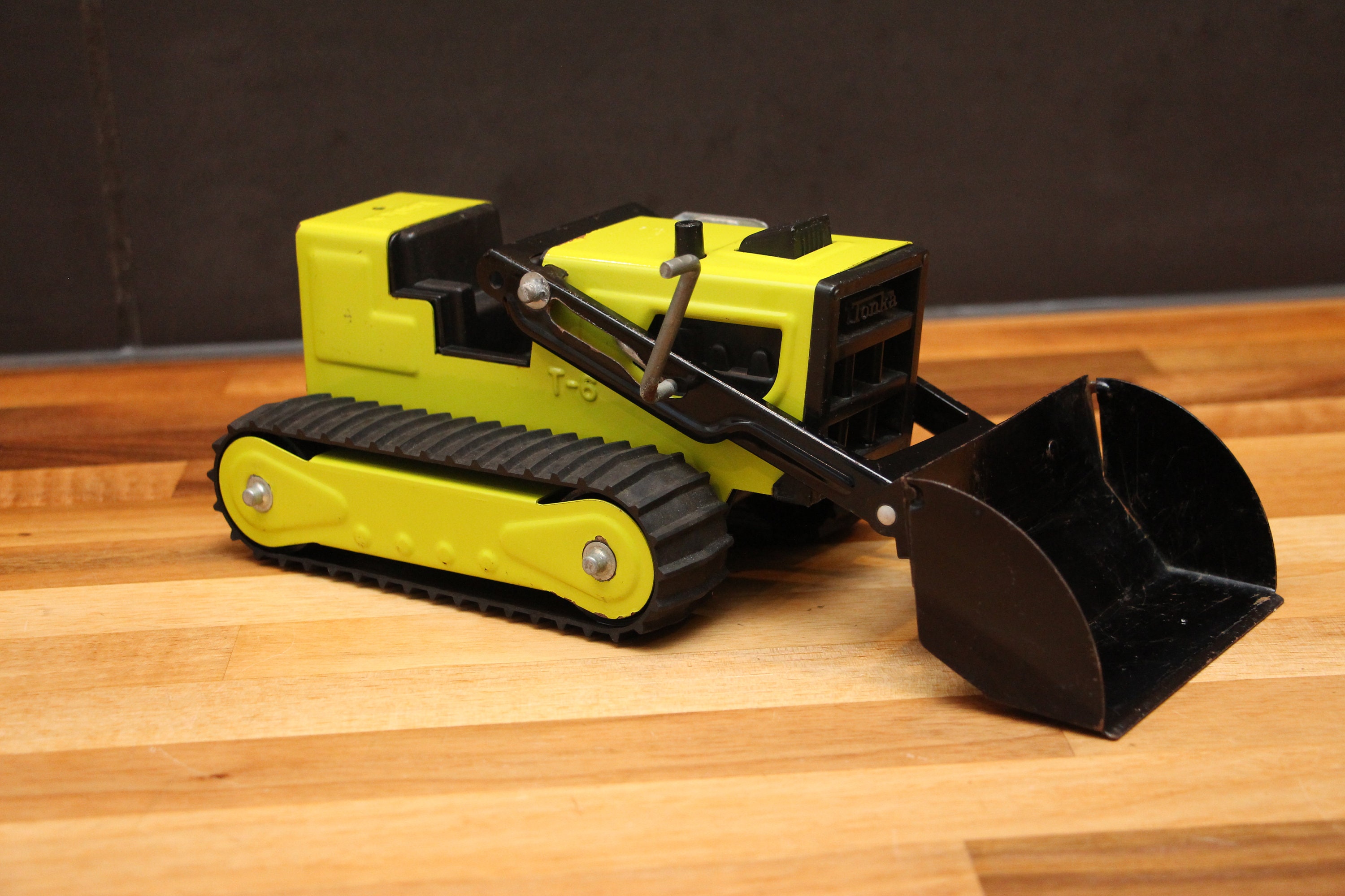 Vintage Tonka T-6 Track Front End Loader Excavator Bulldozer Lime Green ...