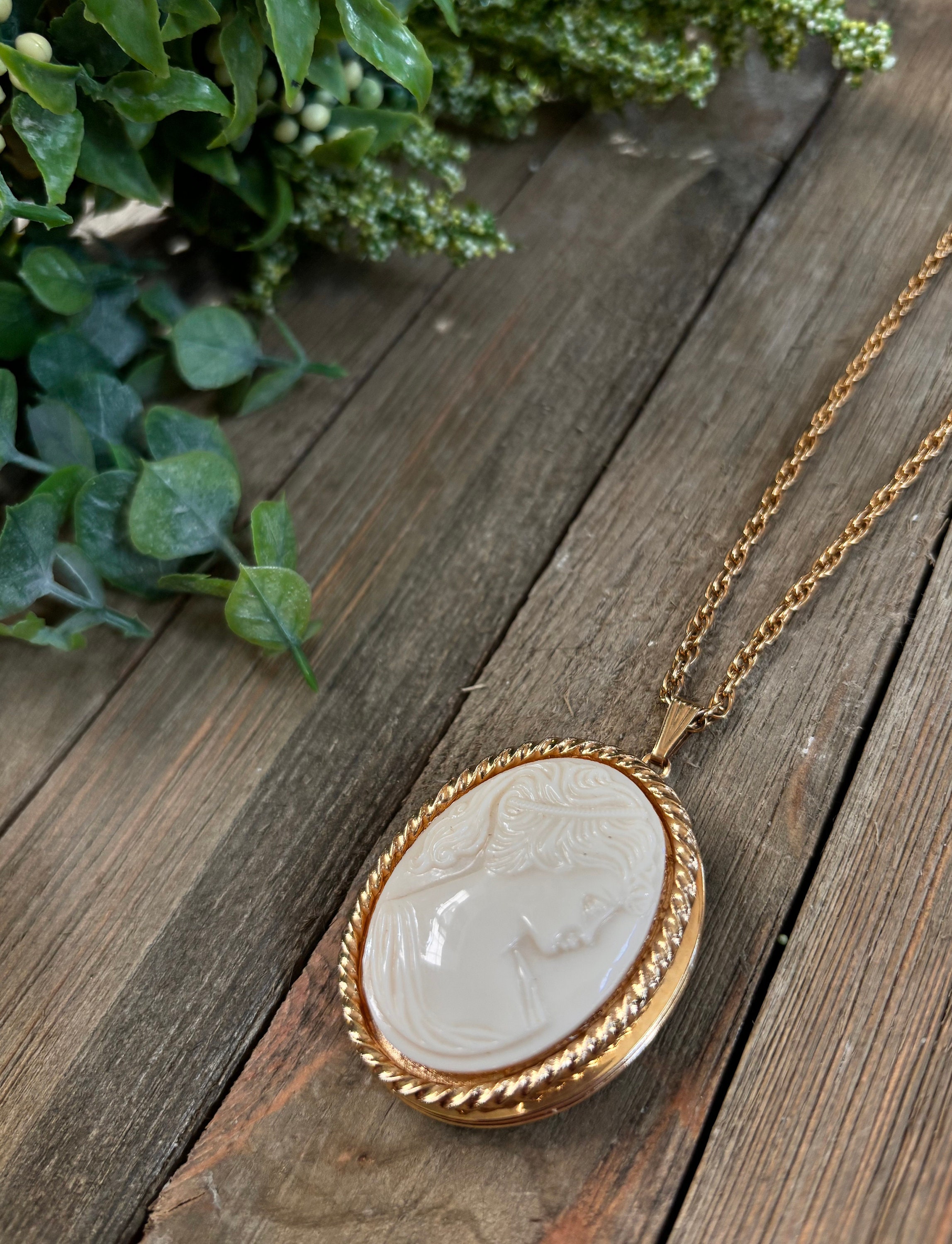 Vintage Cameo Locket Necklace and Earring Set - Etsy