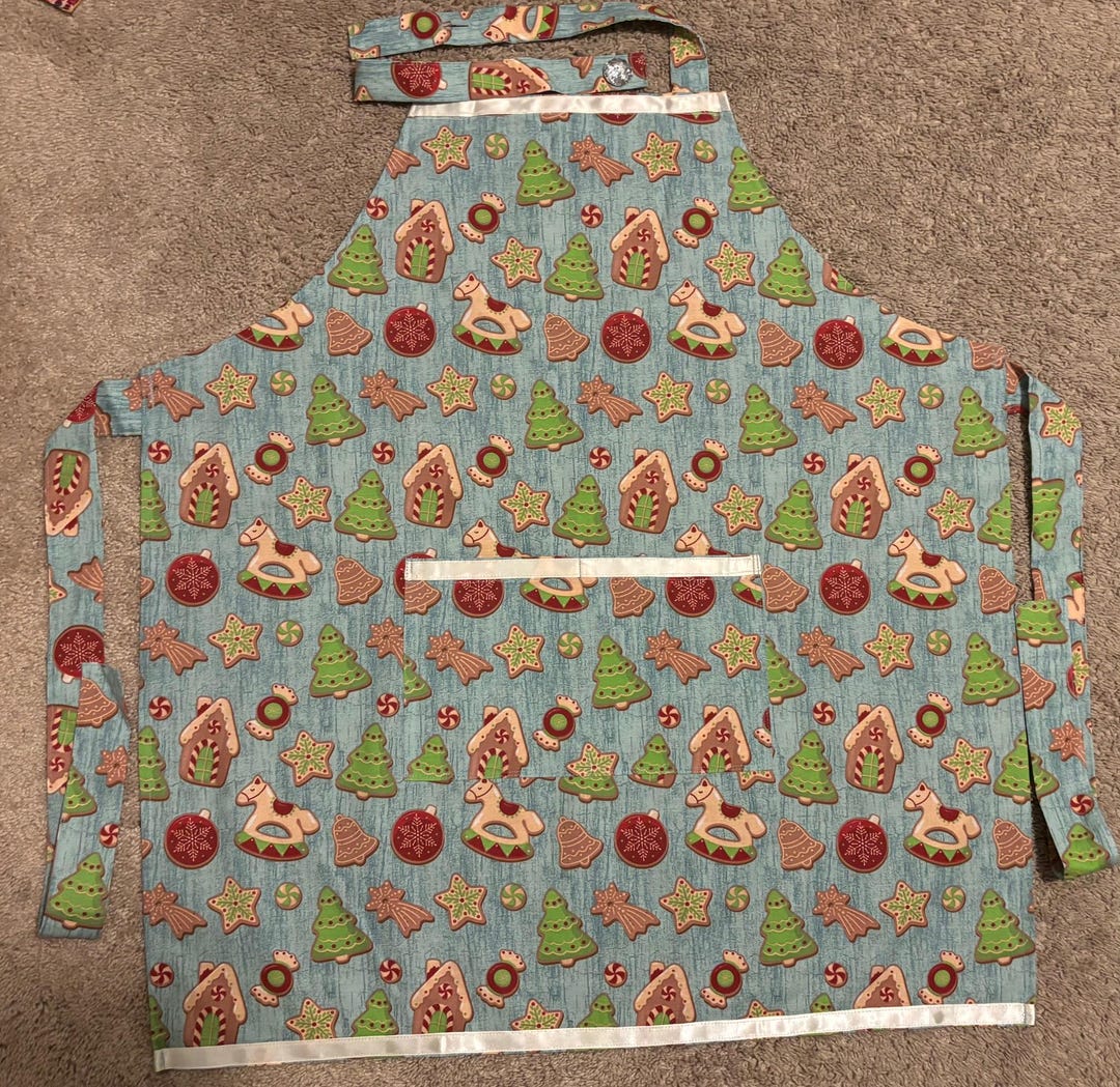 An Apron That Everyone Can Use! It Has Pockets and is 26 Inches From ...