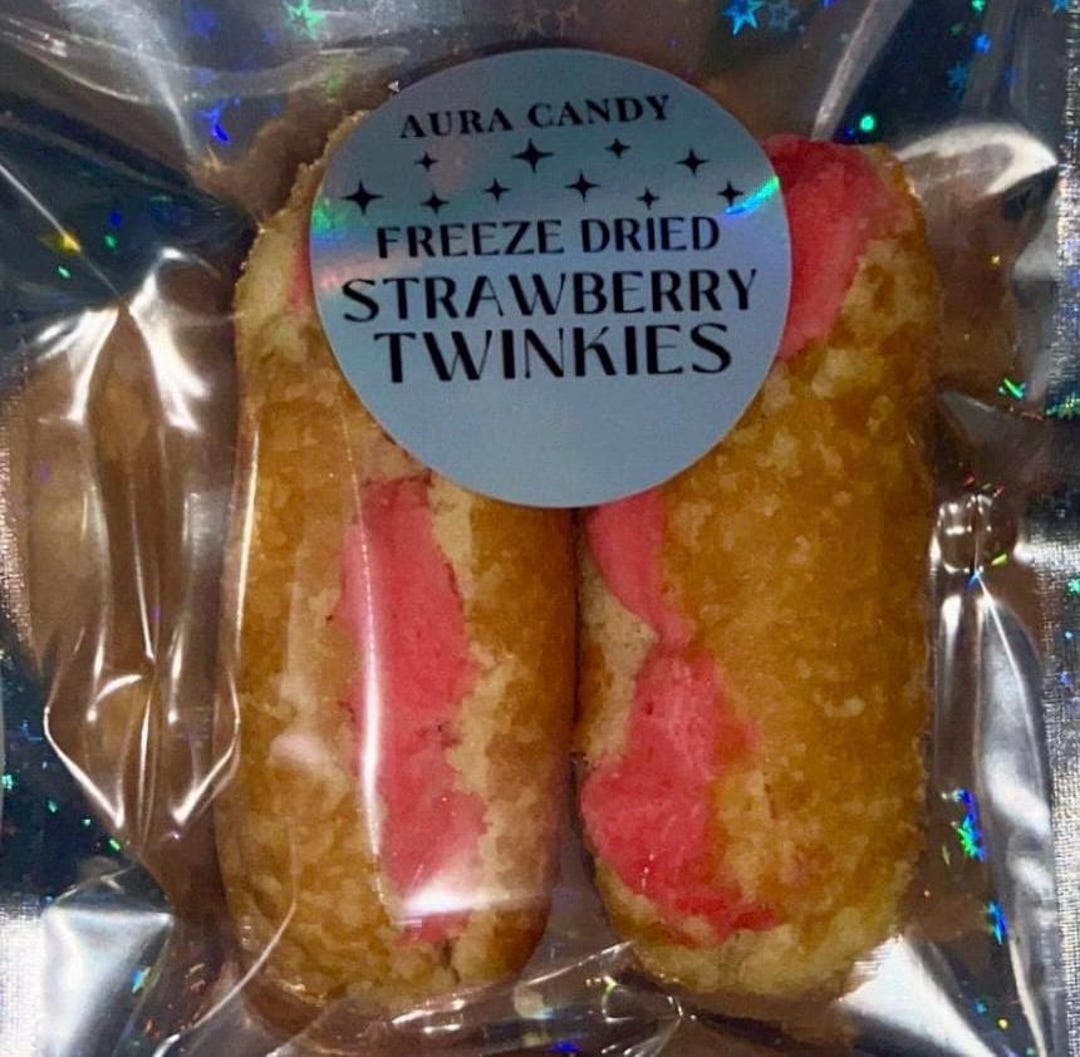Freeze Dried Strawberry Twinkies - 2 Count Golden Cakes Limited Edition ...