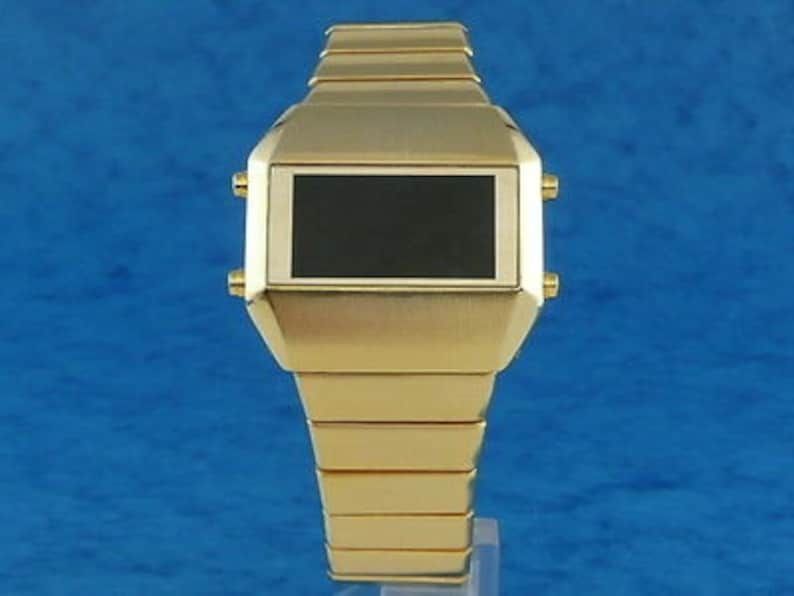 Time-shop-uk Retro LED Watch Gold Homage to 1970s Styling Digital LCD ...