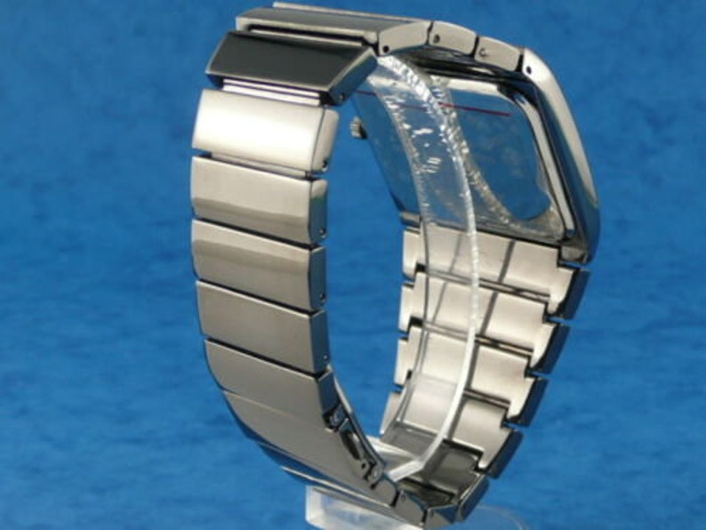 Time-shop-uk Retro Disk Watch Black homage to the 1970s Vintage Jump ...