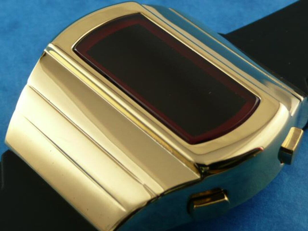 Time-shop-uk Retro LED Watch - Gold - Homage to the 1970s Vintage ...