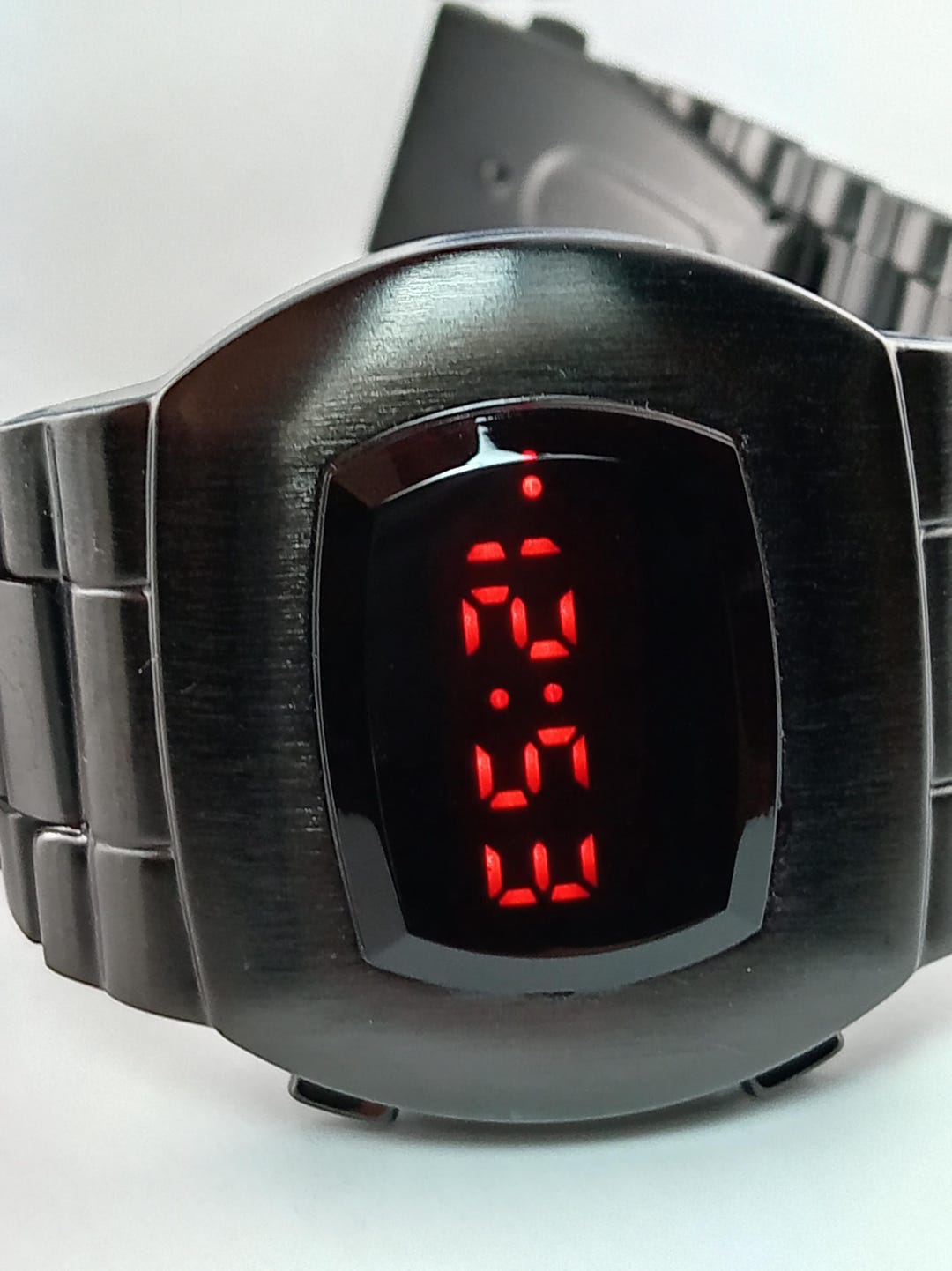 Time-shop-uk Retro LED Watch - Black - Homage to the 1970s Vintage ...