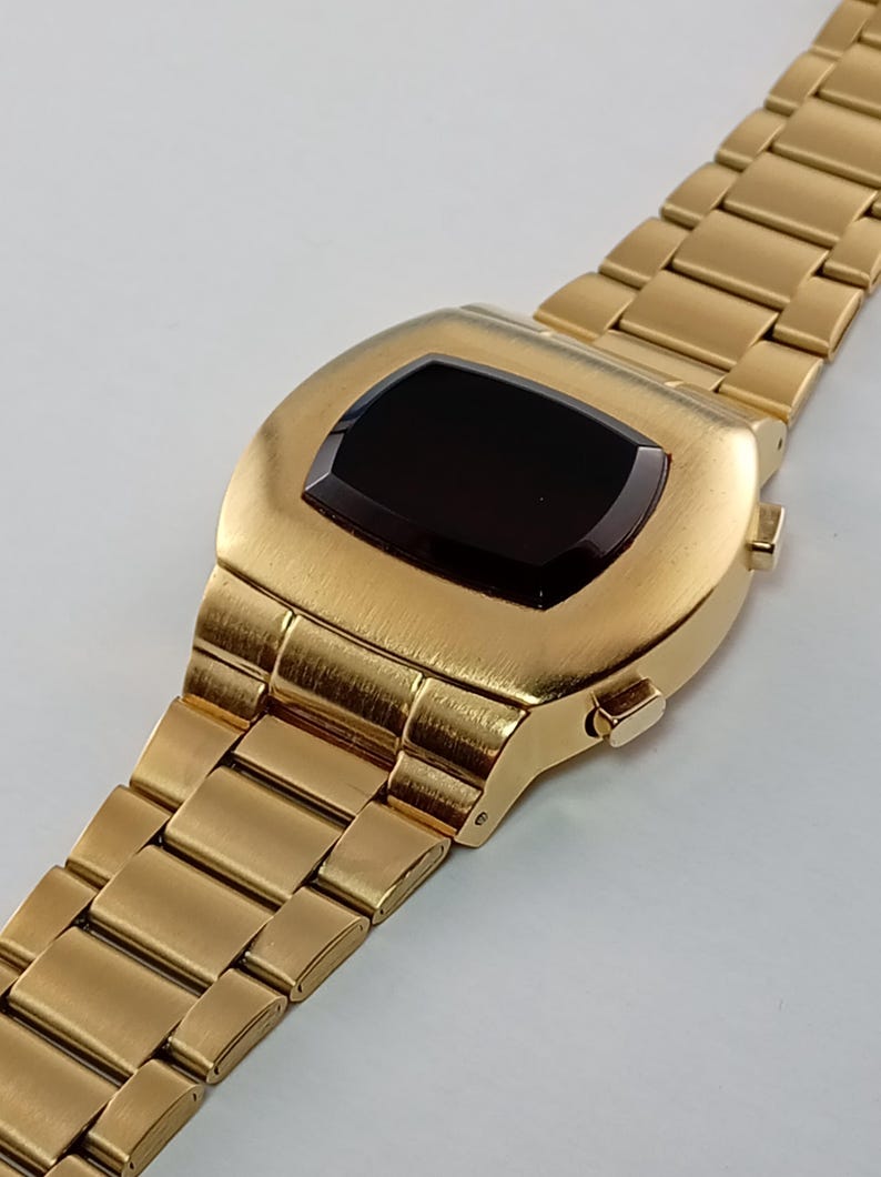 Time-shop-uk Retro LED Watch - Gold - Homage to the 1970s Vintage ...
