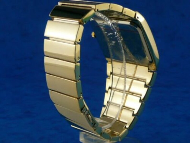 Time-shop-uk Retro Disk Watch - Gold - Homage to the 1970s Vintage Jump ...