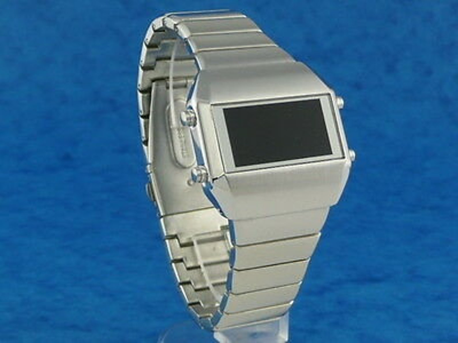 Time-shop-uk Retro LED Watch - Silver - Homage to 1970s Styling ...