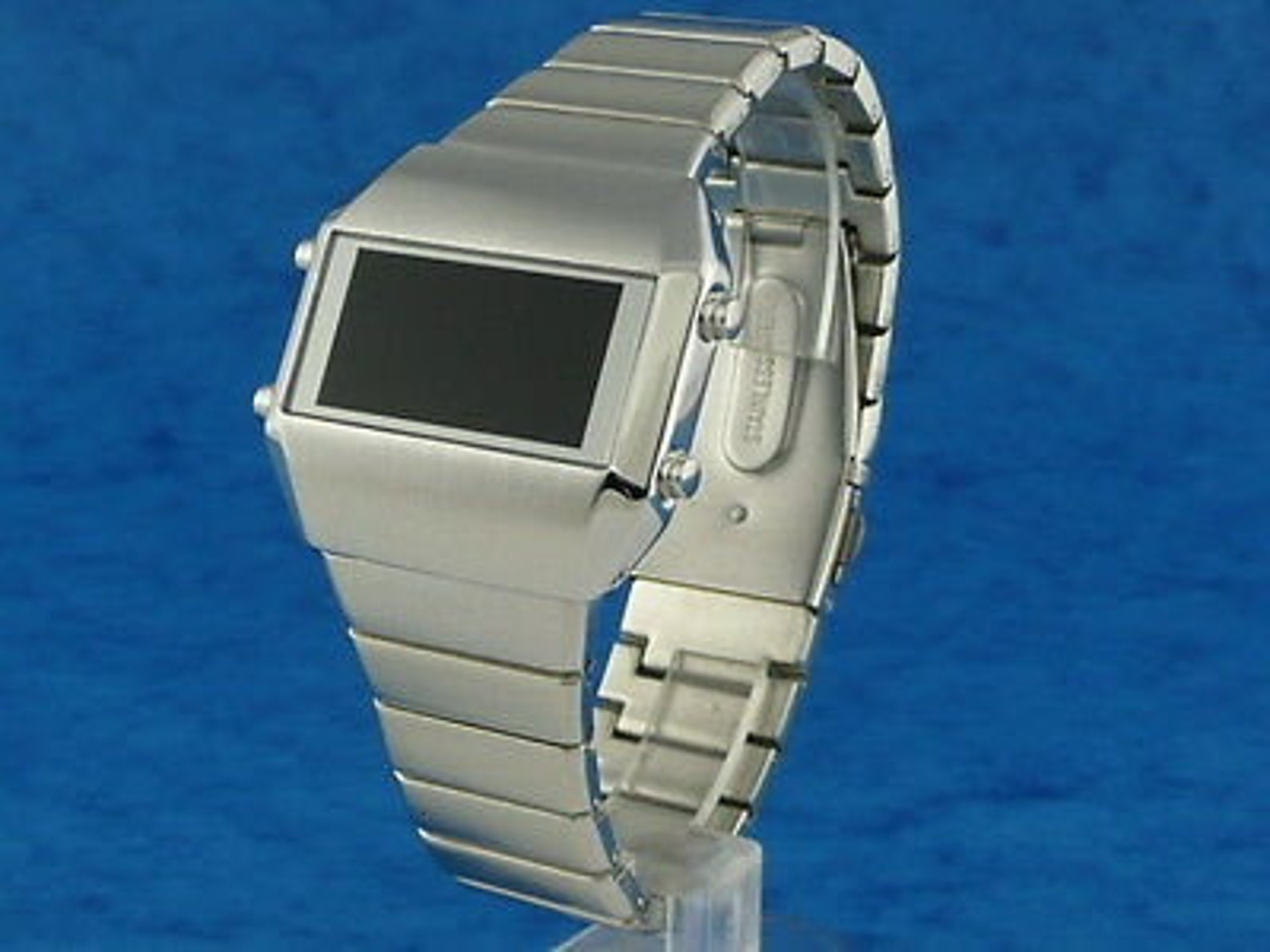 Time-shop-uk Retro LED Watch - Silver - Homage to 1970s Styling ...