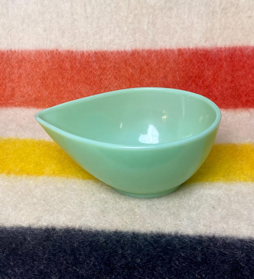 Vintage Fire King Jadite Tear Drop Bowl 6.5” Mid Century Kitchen - Etsy