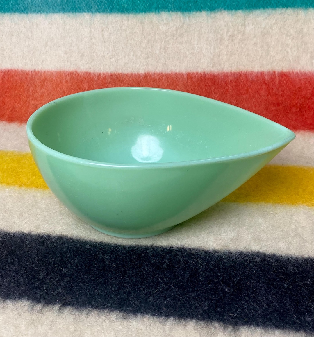 Vintage Fire King Jadite Tear Drop Bowl 9.25 Mid Century Kitchen - Etsy