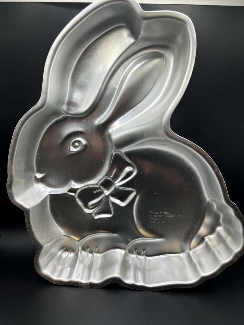 1986 Wilton Bunny Cale Pan - Etsy