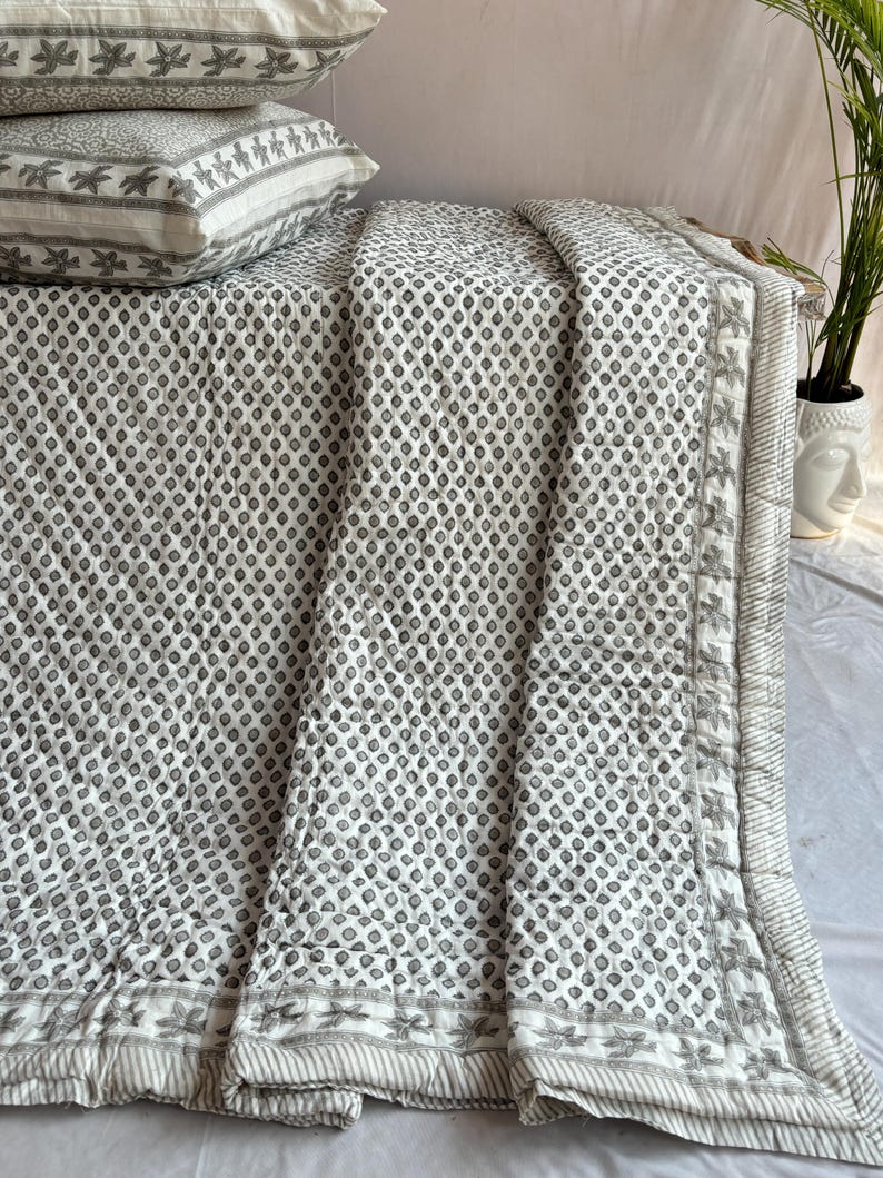Hand Block Printed Organic Cotton Quilt: Reversible Floral Jaipuri ...