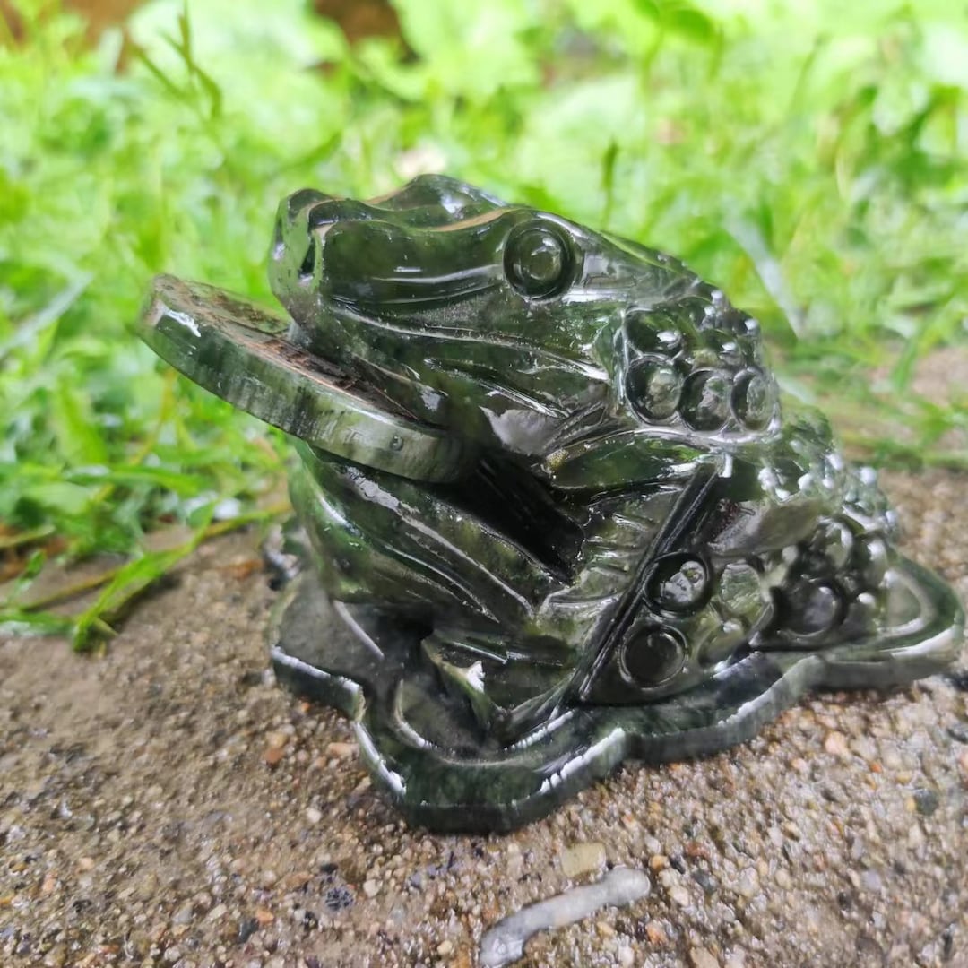 Natural Green Jade Money Toad Figurine Feng Shui Fortune Coin Stone ...