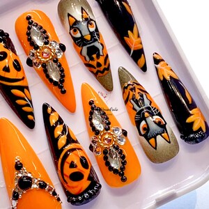 Spooky Pumpkin Beside Weasel Press on Nails, Halloween Lover Nail Set ...