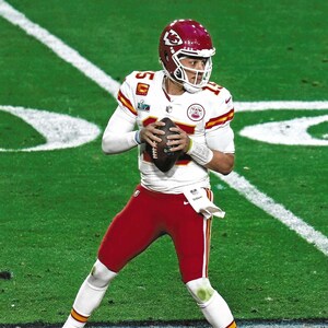 Kansas City Chiefs Patrick Mahomes Back to Pass During Super Bowl 57 ...